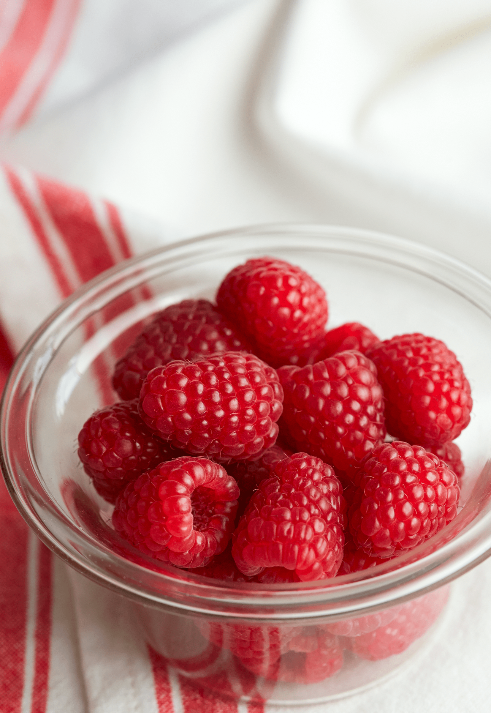 The Best Way to Wash Raspberries - A How to Guide | Driscolls